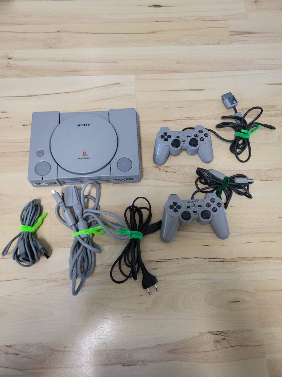 Sony PS1 PlayStation 1 Konsole SCPH-7502 + 2 Controller Kabel Set, € 59 ...