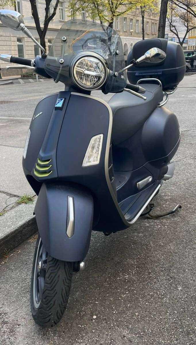 Vespa GTS 300 Sport Roller / Scooter - willhaben