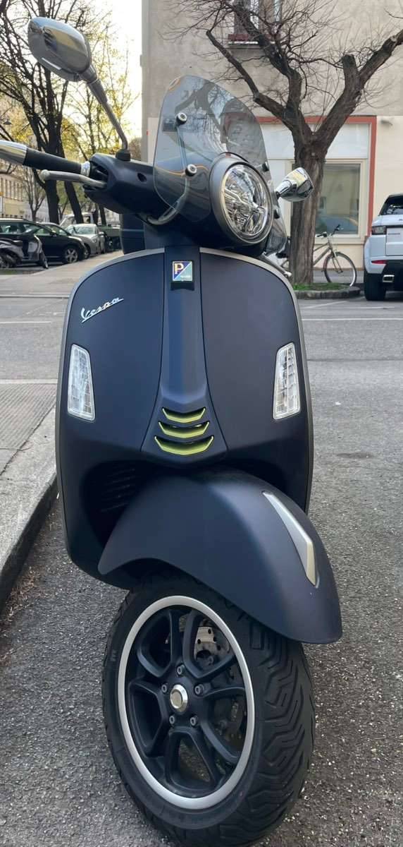 Vespa GTS 300 Sport Roller / Scooter - willhaben