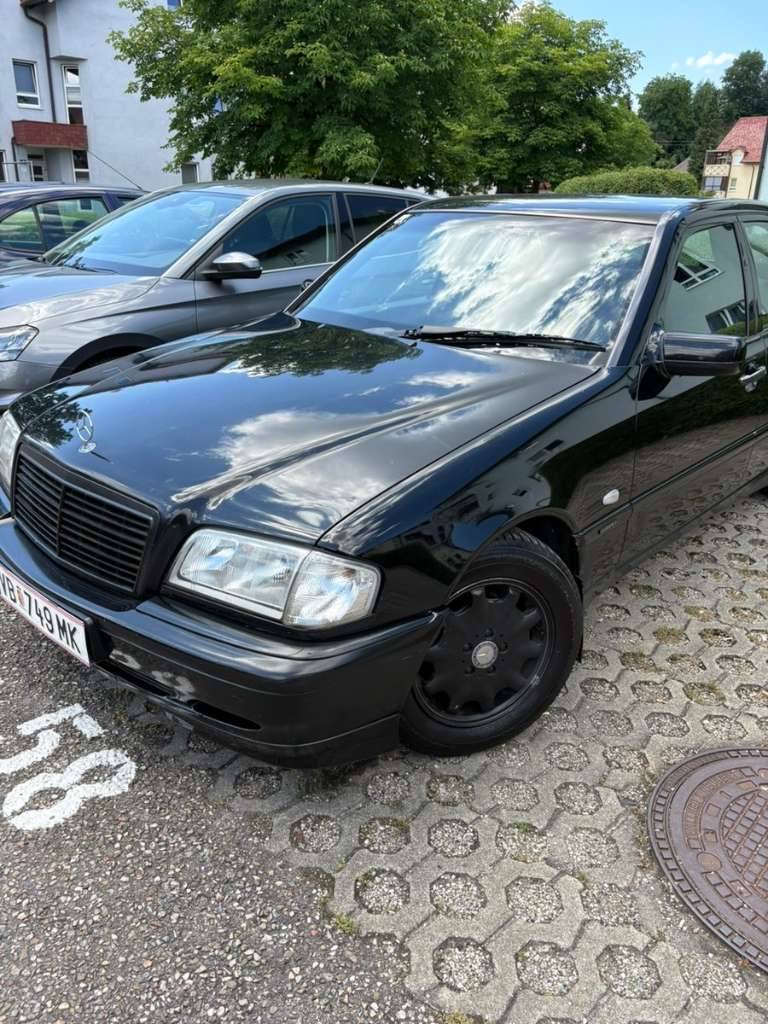 Mercedes-Benz C-Klasse C200 CDI W202 Limousine, 1999, 228.000 km, € 1. ...