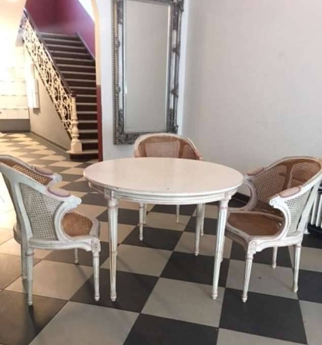 antik Esstisch aus Massivholz weiß rosa Schnitzerei rund shabby Cottage ...