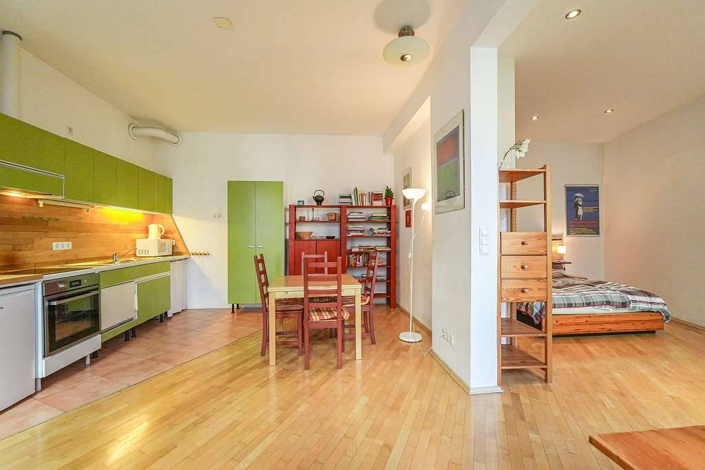 Helle Altbauwohnung mit Loft-Charakter in Ruhelage, 60 m², € 210.000 ...