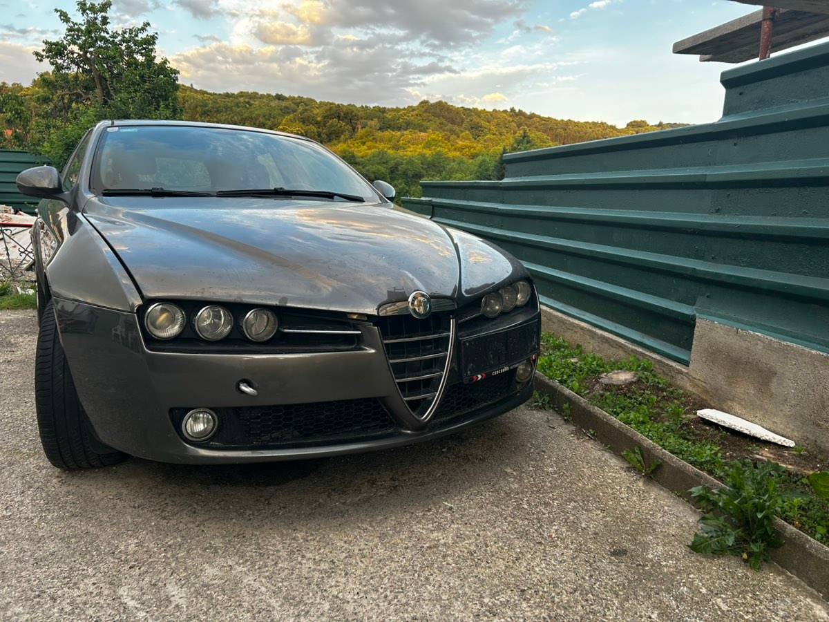 Alfa Romeo 159 2.0 Jtdm MOTORSCHADEN Kombi / Family Van, 2012, 380.000 ...