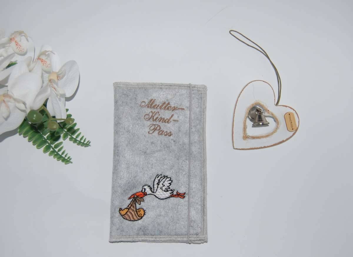 Mutter Kind Pass Hülle Baby Geburt Taufe Filz bestickt, € 10,- (6402 ...
