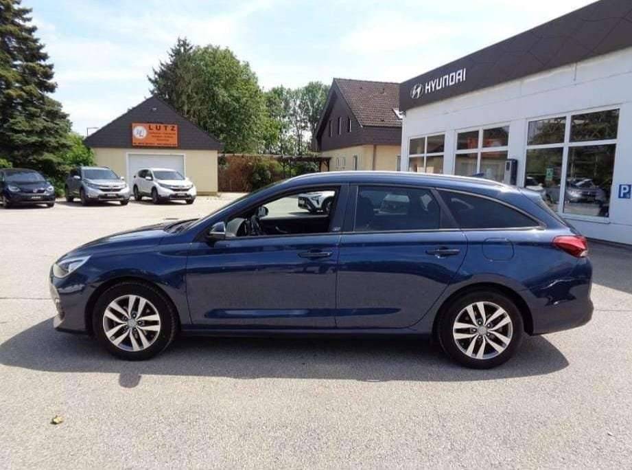 Hyundai i30 CW 1,4 MPI GO! Kombi / Family Van, 2018, 120.000 km, € 11. ...