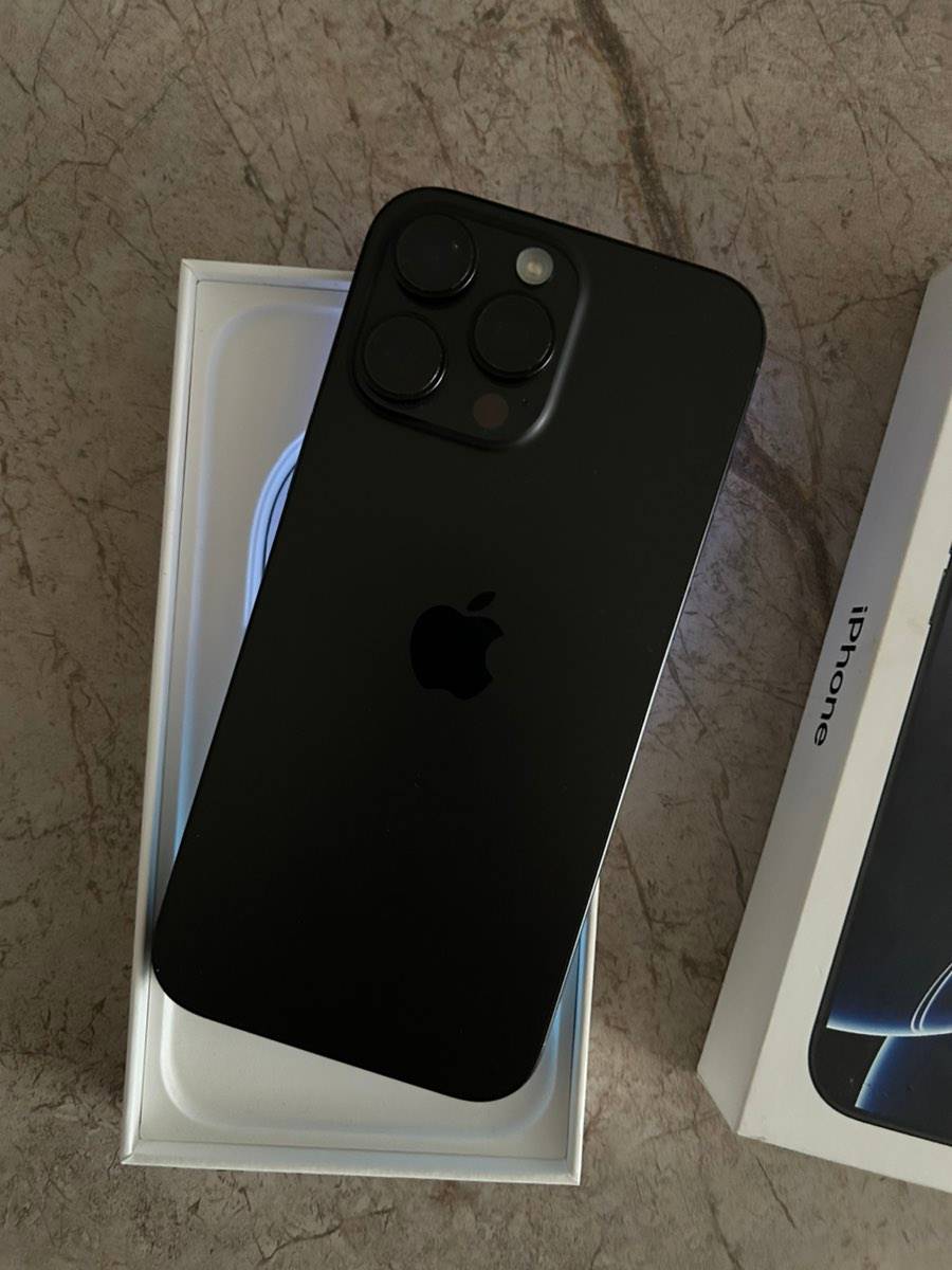 Apple iPhone 16 Pro Max 512Gb "100% Akku", € 780,- (1100 Wien) - willhaben