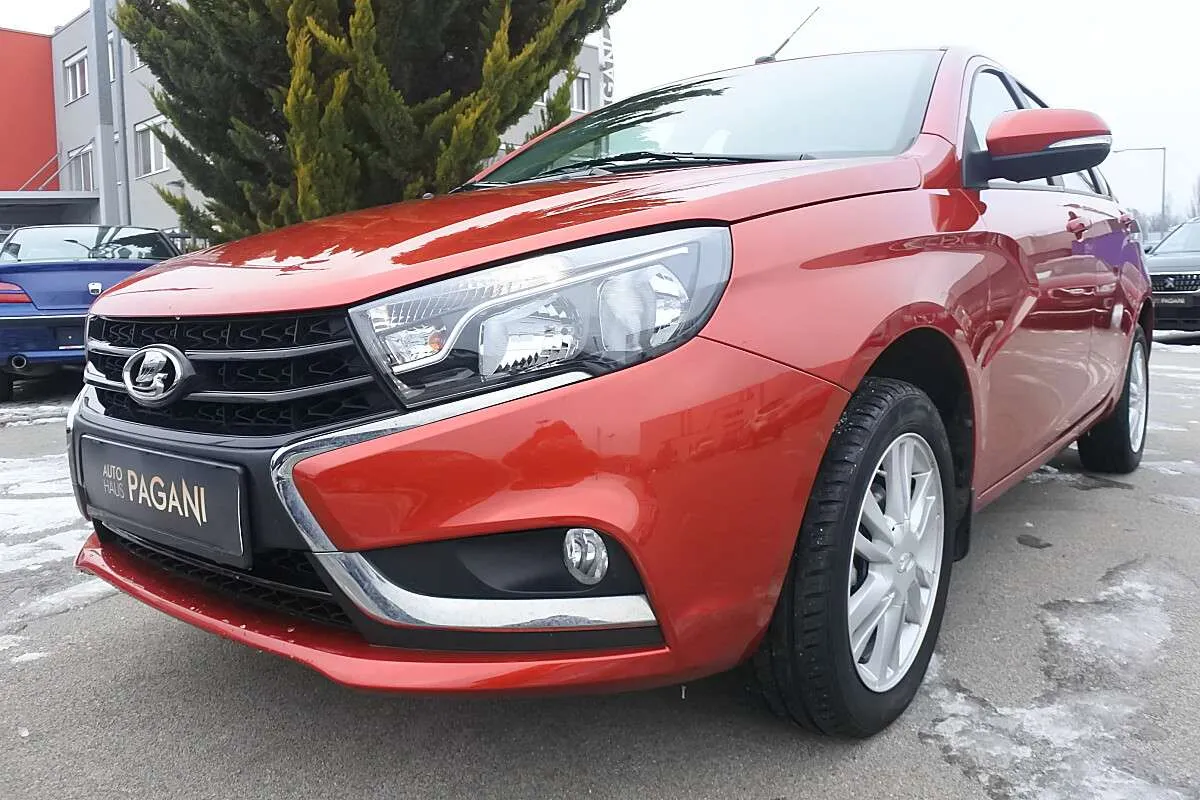 Lada Vesta Lada Vesta 1,6 Luxus Aut./1.BESITZ/NUR 52300KM/... Limousine ...