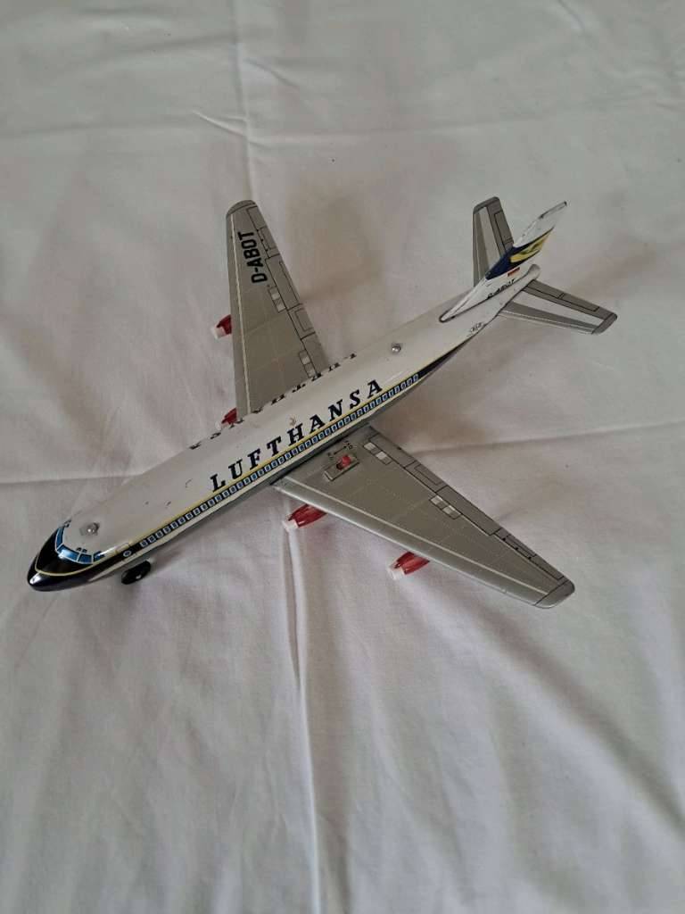 Altes vintage Blechspielzeug, Flugzeug, Lufthansa, Elekrtoantrieb ...