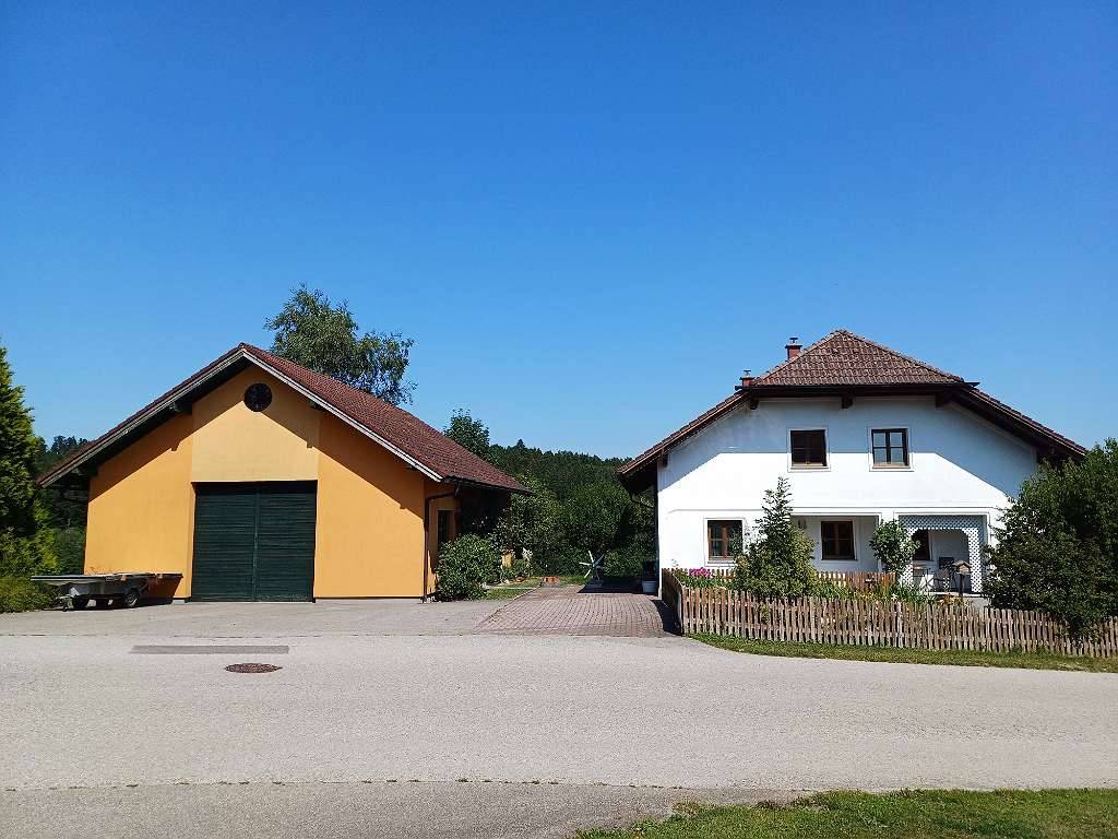 Wunderschönes Einfamilienhaus mit Doppelgarage, Carport und überdachter ...
