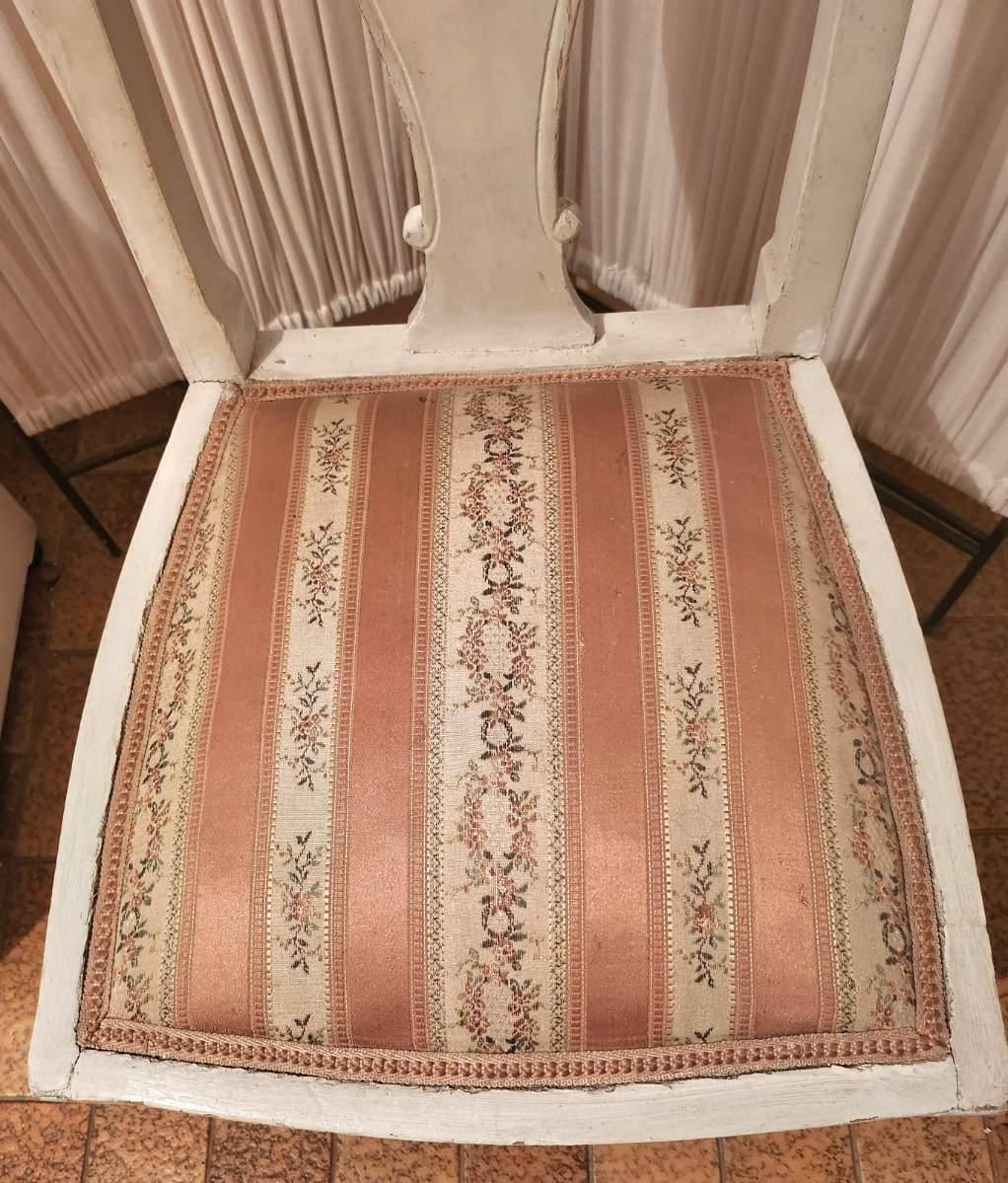 Antikgrauer, Französischer Holzsessel mit rosa Damastbezug, shabby chic ...