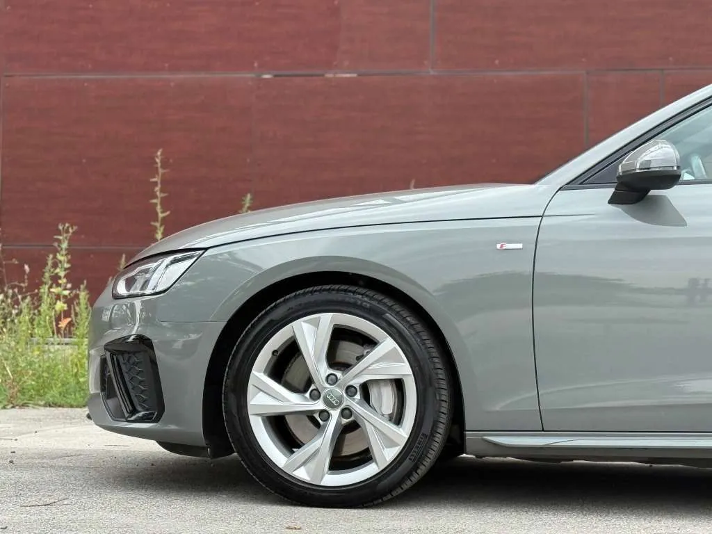 Audi A4 45 TDI // S line // Quattro // Panorama Kombi / Family Van ...