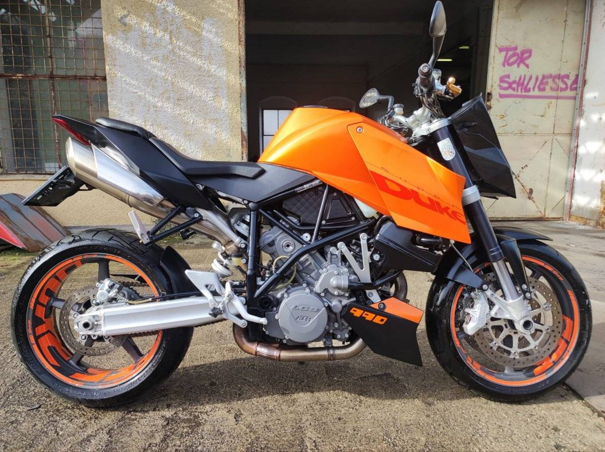 KTM Super Duke 990R OPTIK*CARBON*VIELE NEUTEILE* Naked Bike - willhaben