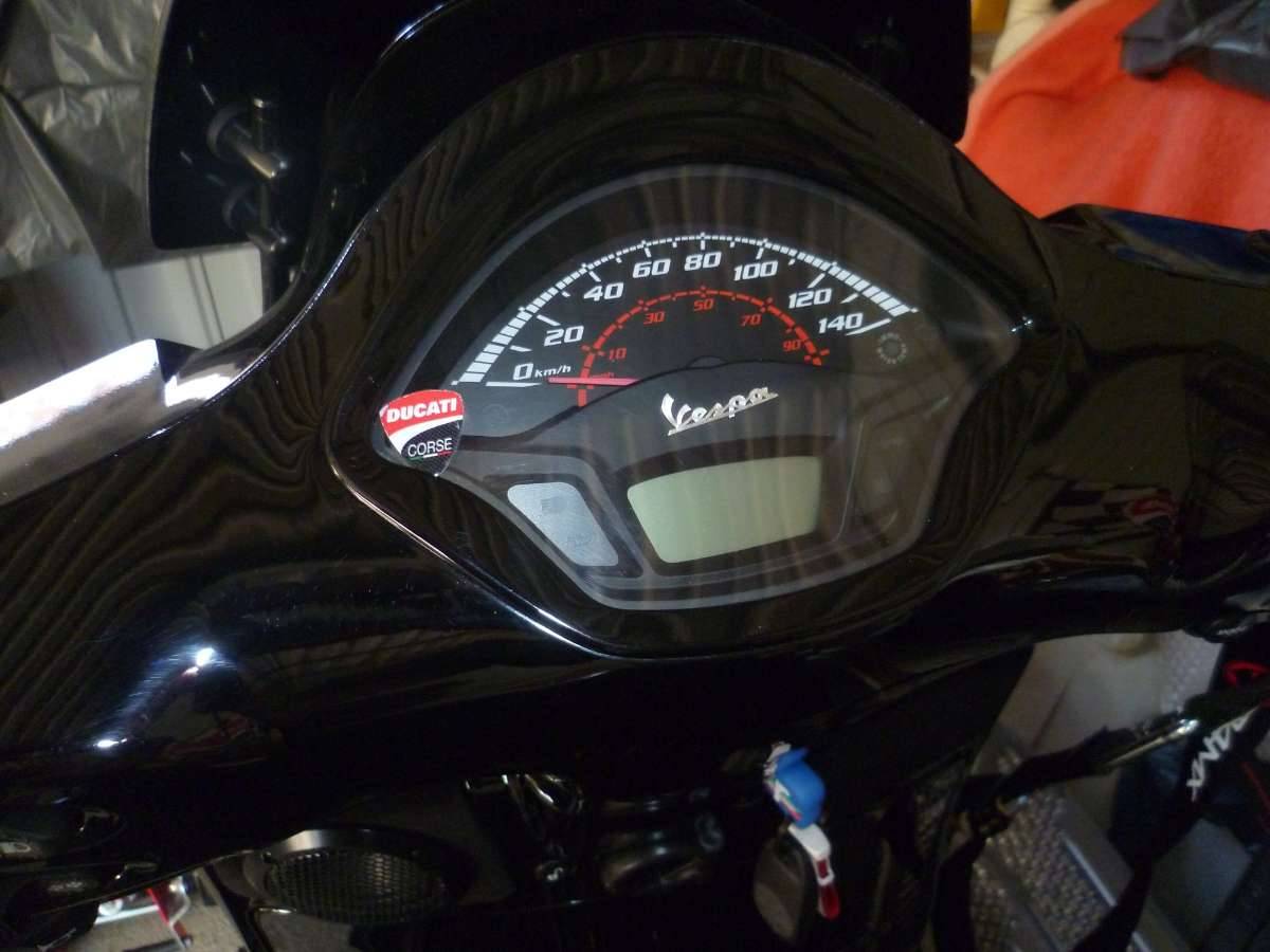 Vespa GTS "Black Bestia" 300er GTs HPE ABS Roller / Scooter - willhaben