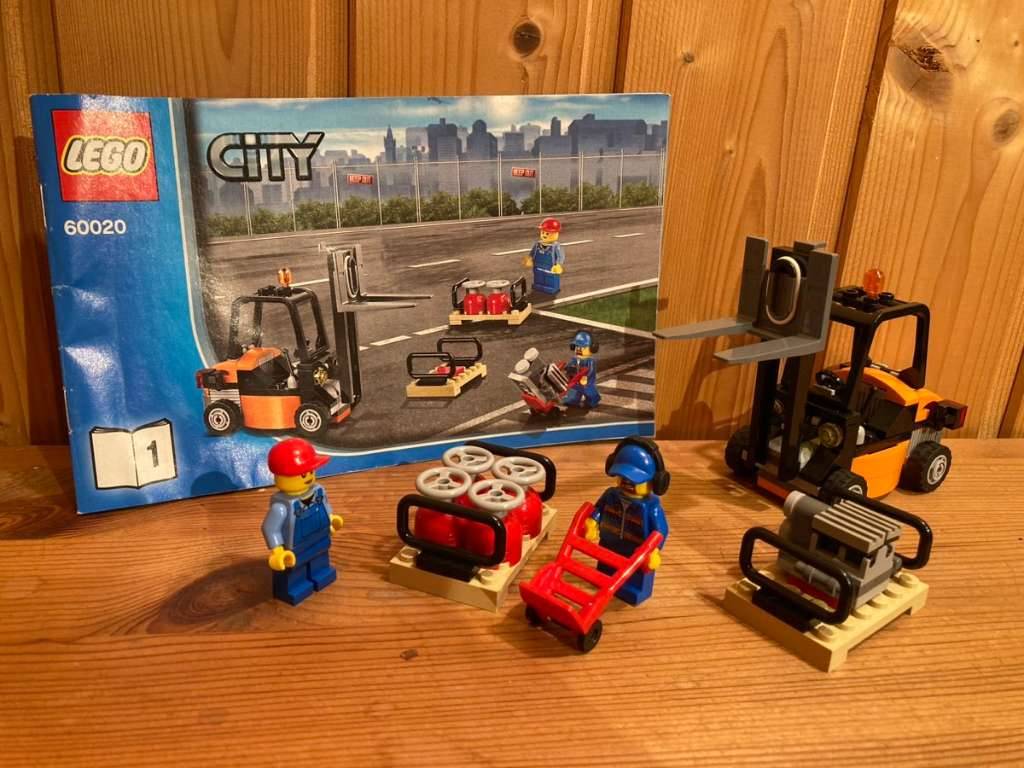 Lego City 60020 LKW mit Gabelstapler, € 45,- (3100 St. Pölten) - willhaben