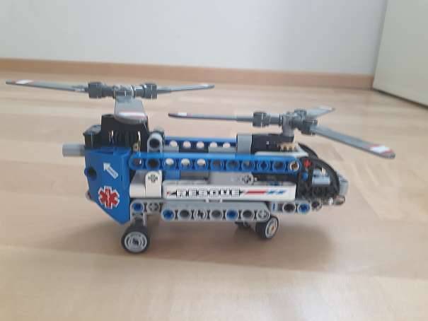 Doppelrotor-Hubschrauber Lego Technic, € 15,- (4502 Nöstlbach) - willhaben