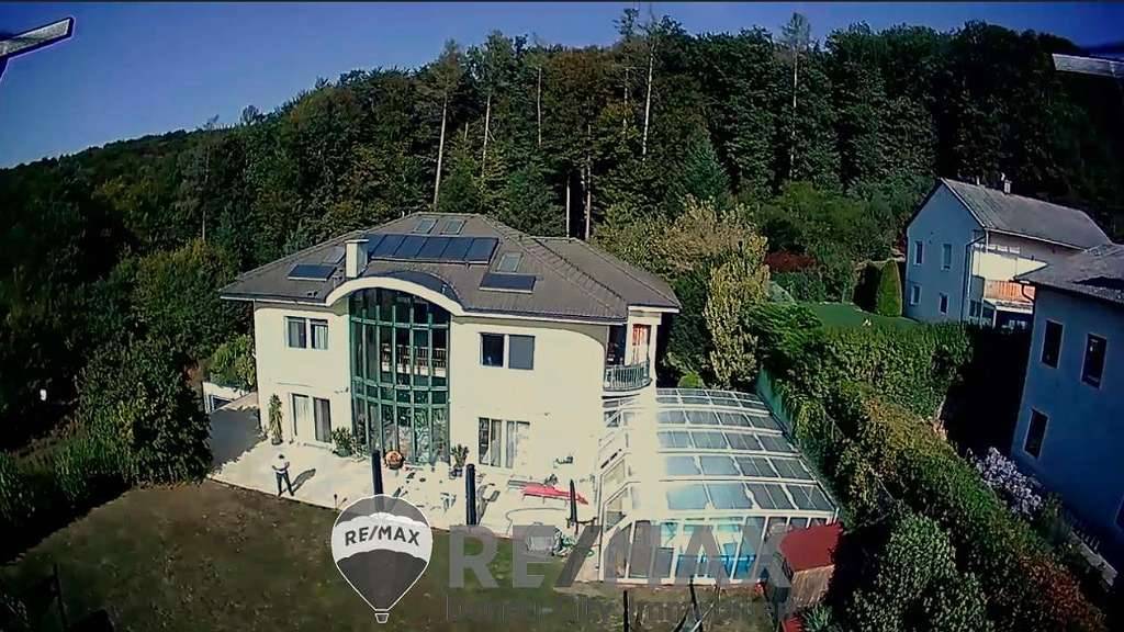 "Traumvilla mit Fernblick und 0,8 ha Wald", 375 m², € 1.410.000 ...