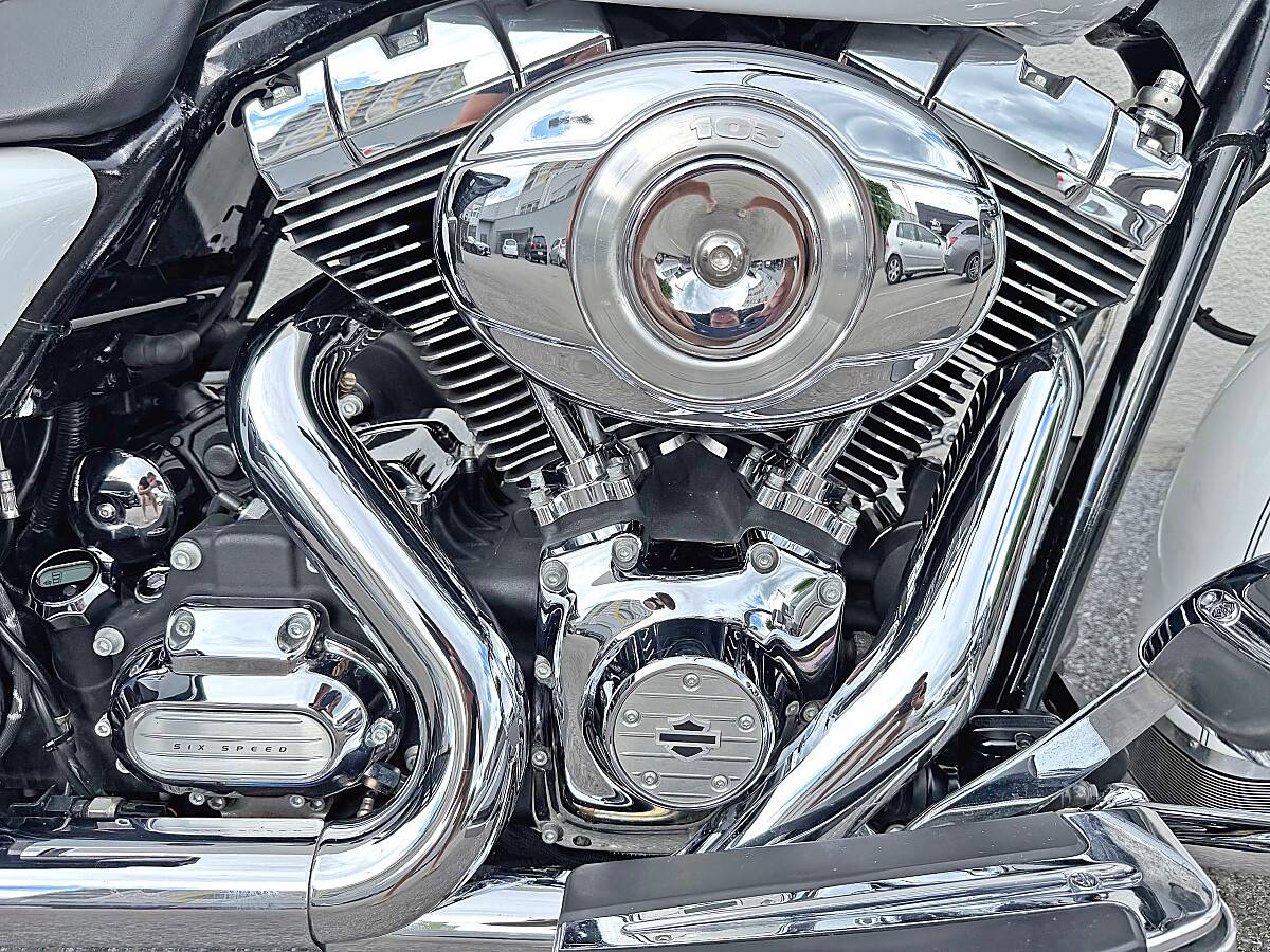Harley-Davidson Road King Classic FLHRC Jekill & Hyde Tourer - willhaben