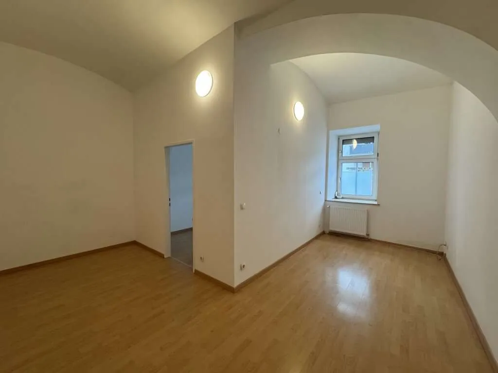 Schone 2 Zimmer Wohnung 300 Euro Warm Bild