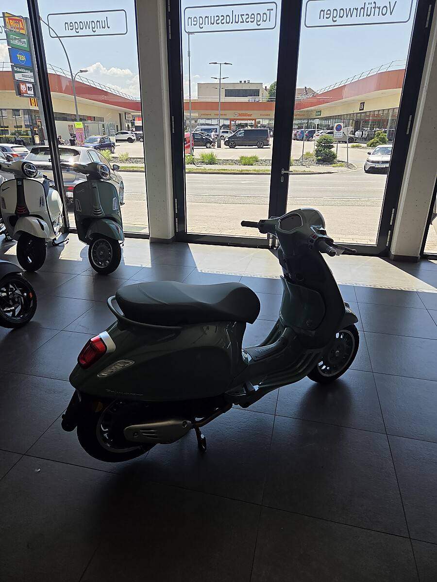 Vespa Primavera 125ccm €5+ 89 Jahre Edition Roller / Scooter - willhaben