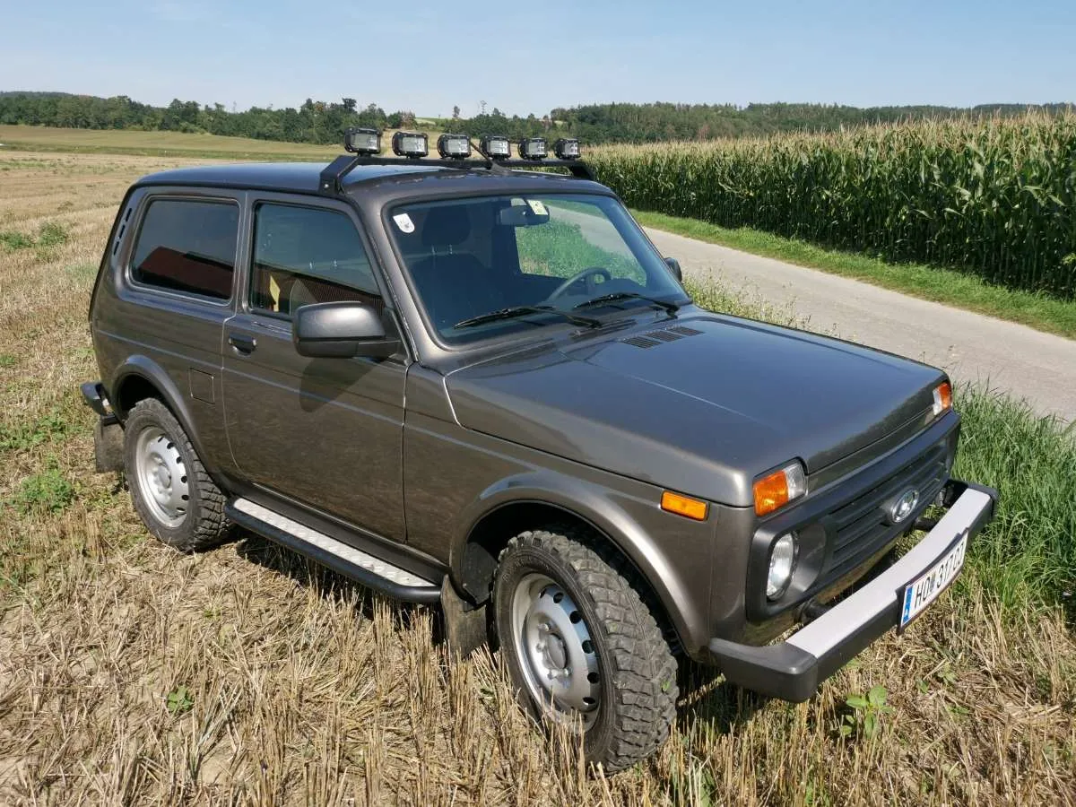 Lada Taiga Lada 4x4 1,7 XTA SUV / Geländewagen, 2020, 7.850 km, € 18. ...