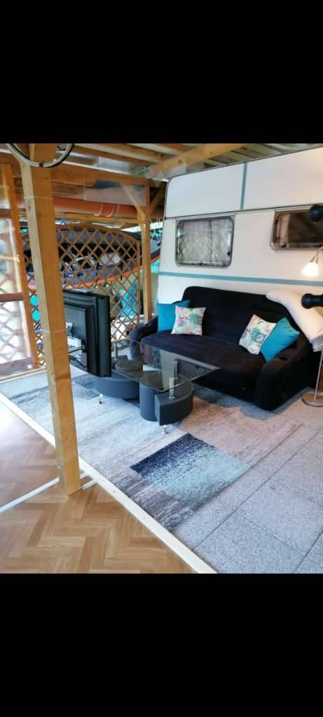 Dauercamping Platz mit Wohnwagen, Anbau und Boot, 70 m², € 10.000 ...