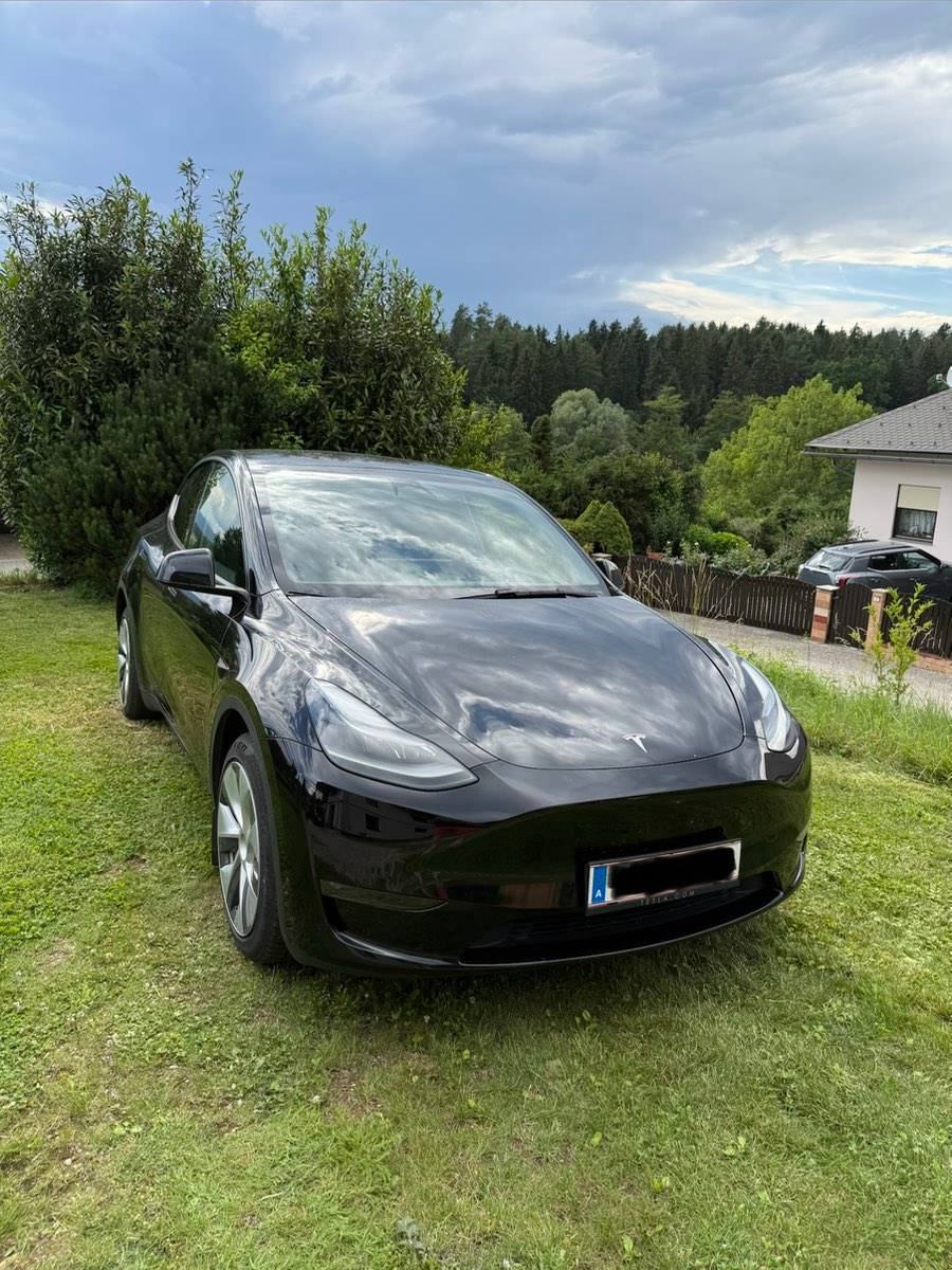 Tesla Model Y Long Range Dual Motor SUV / Geländewagen, 2023, 69.000 km ...