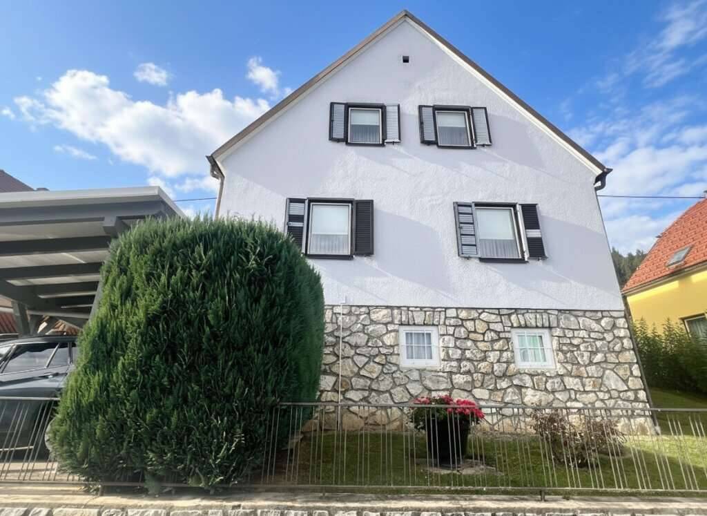 gemütliches Wohnhaus in schöner Wohngegend und toller Aussicht, € 229. ...