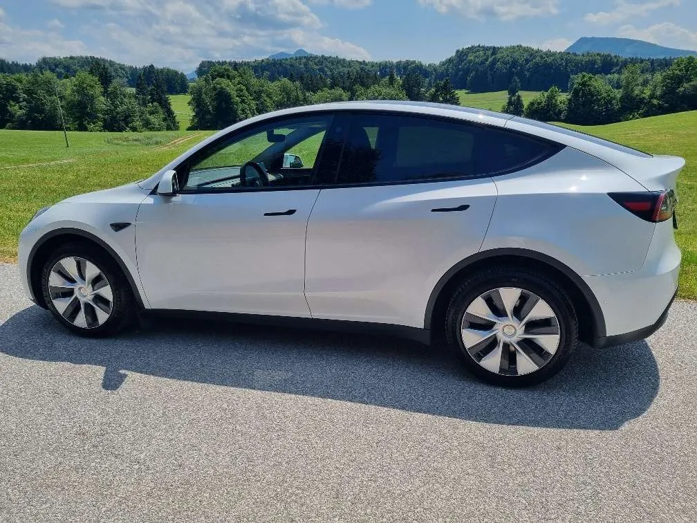 Tesla Model Y Long Range AWD Dual Motor SUV / Geländewagen, 2021, 90. ...
