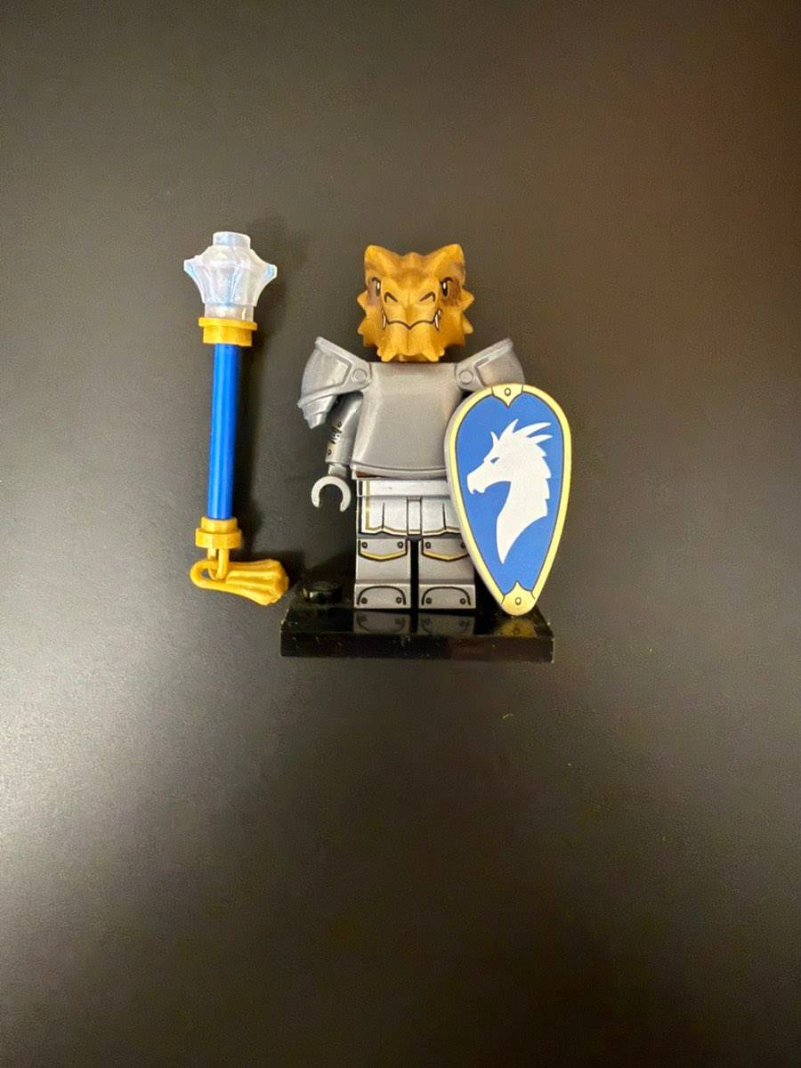 LEGO Minifigur Dragonborn Paladin aus der Serie Dungeons & Dragons ...