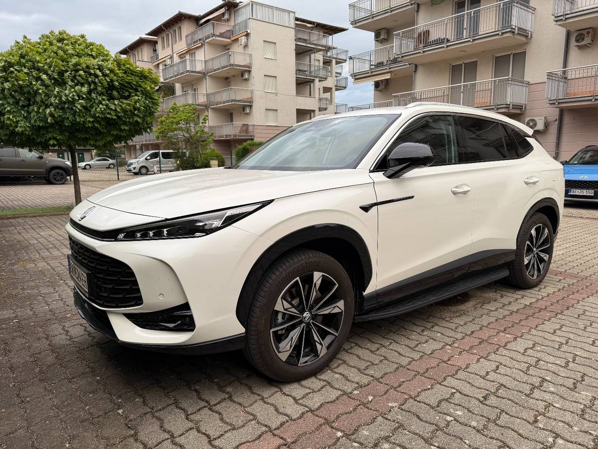 MG EHS PHEV Luxury, Aut. SUV / Geländewagen, 2025, 2.150 km, € 31.900 ...