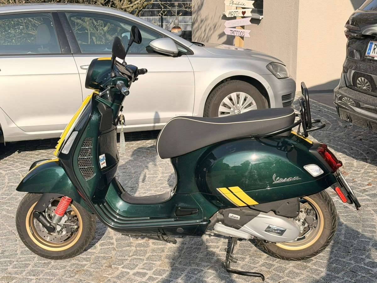 Vespa GTV Vespa 125 GTS Racing Sixties mit Akrapovic Moped / Mofa ...
