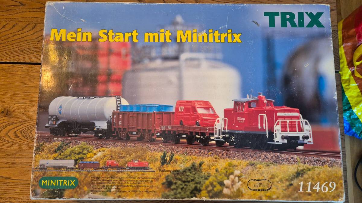Trix 11469 - N-Spur Startset "Trixi Raffinerie" | Lok defekt | Komplett ...