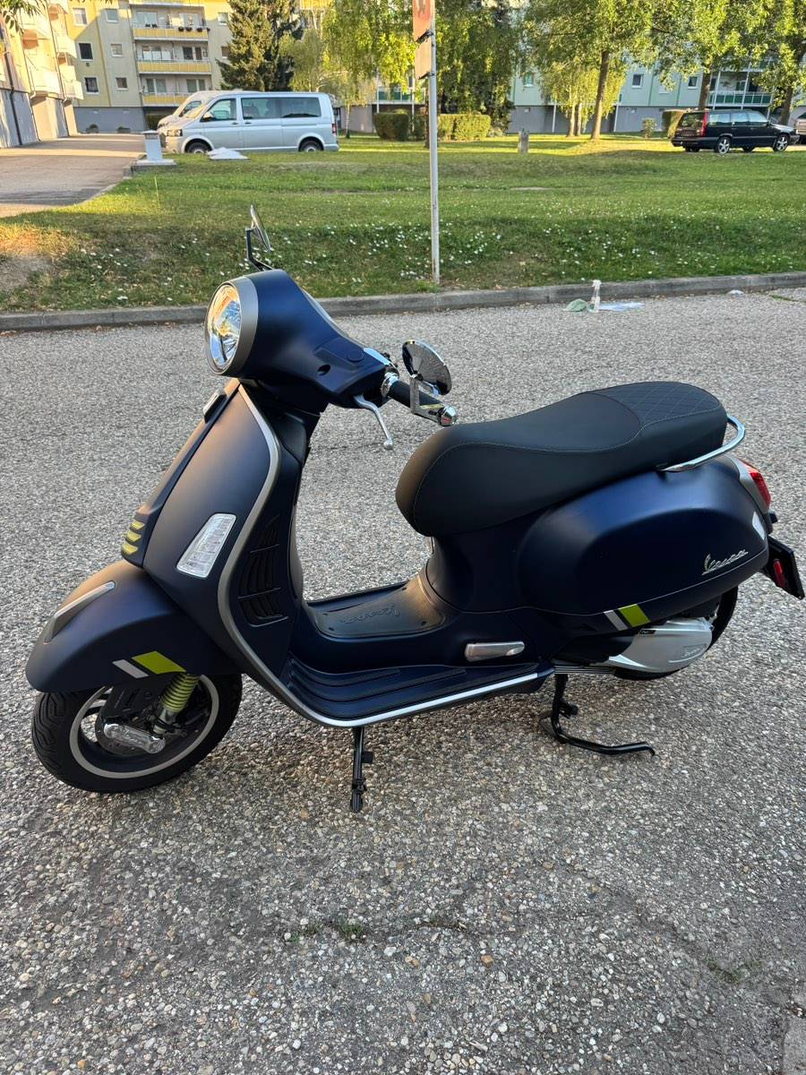 Vespa GTS 300 SUPERTECH Roller / Scooter - willhaben