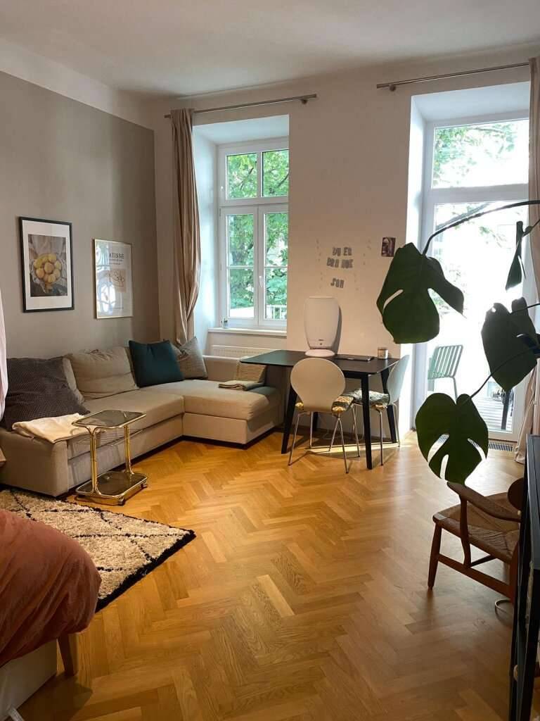 Wunderschöne 1 Zimmer Altbauwohnung mit Balkon nähe Vorgartenmarkt ...
