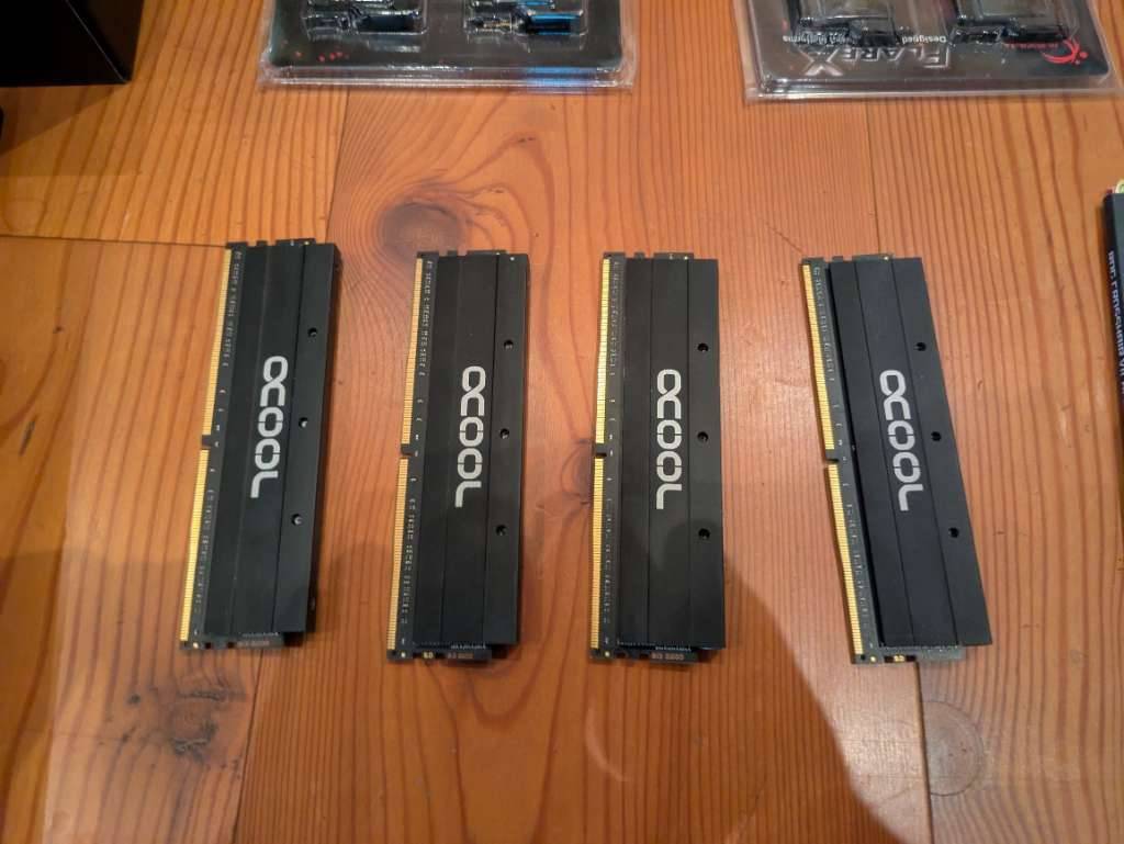 AMD Ryzen 7 5800X3D, 32GB RAM, Asus Crosshair VII Hero, € 430,- (3680 ...