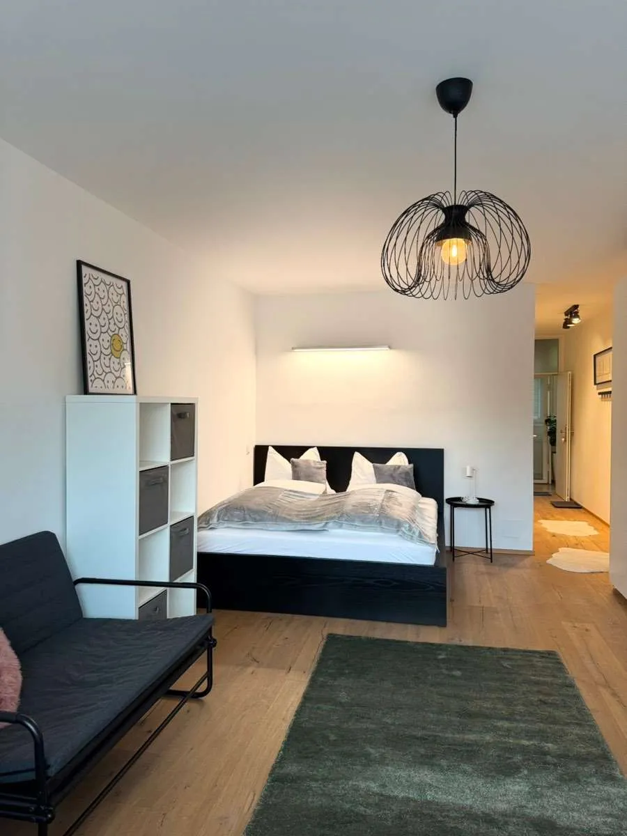 Exklusive 1-Zimmer-Möbel­wohnung mit großem Balkon in Top Lage Salzburg ...