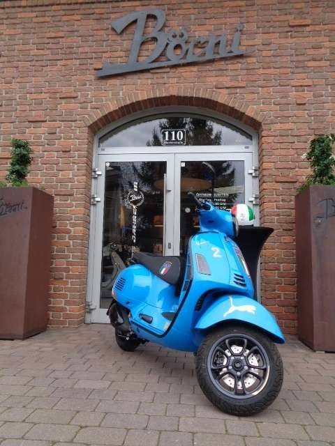 Vespa GTS 310 Squadra Azzurra Roller / Scooter - willhaben