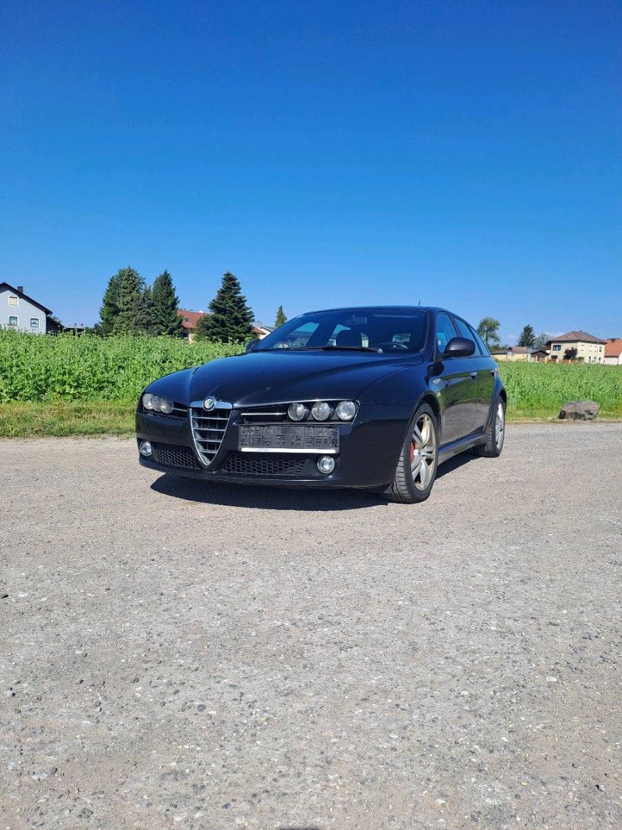 Alfa Romeo 159 1.9 Jtdm ti Kombi / Family Van, 2009, 240.000 km, € 2. ...